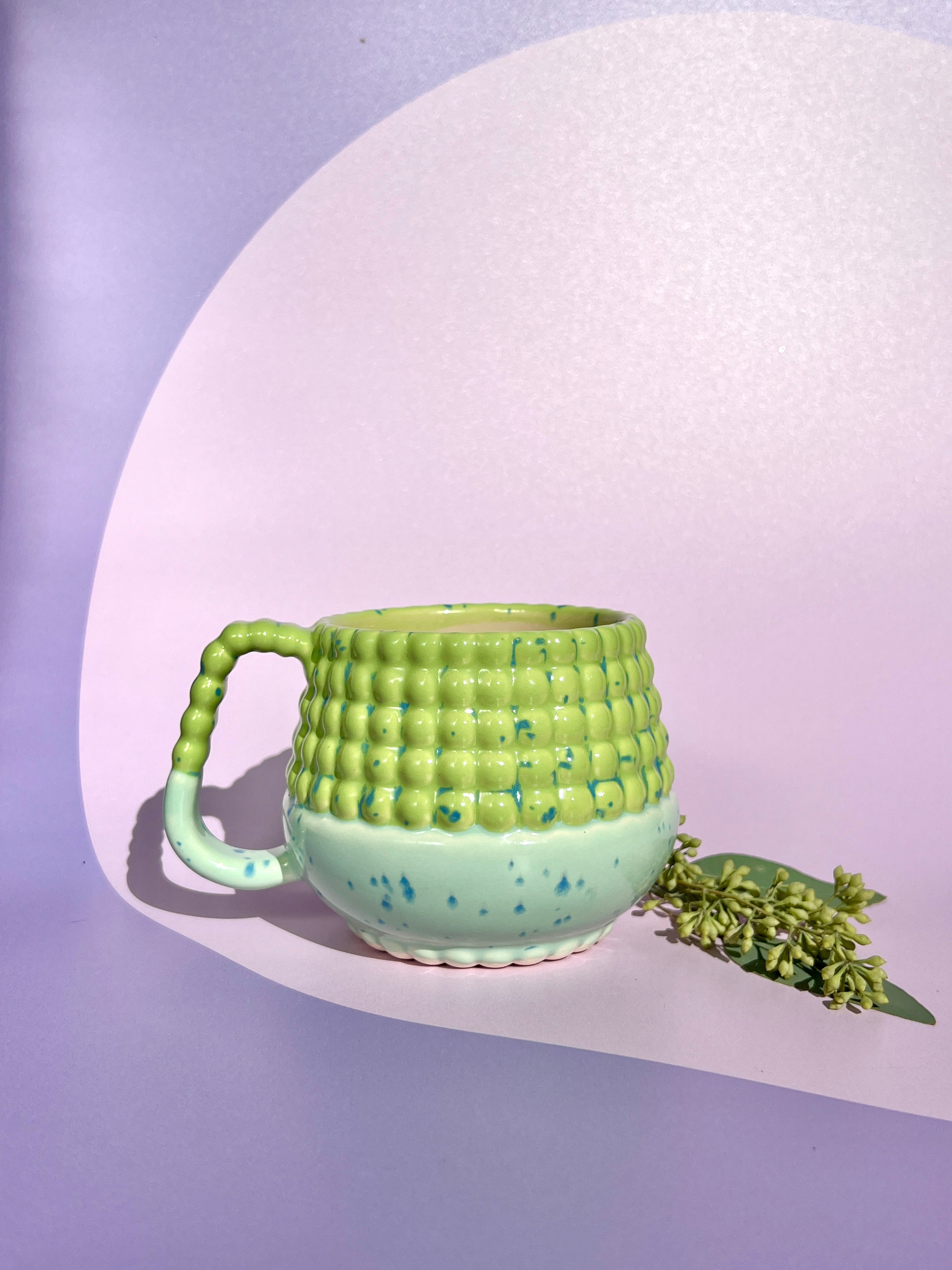 Ludo Mug with Big Dimple Top in Aqua Green Speck – People Via Plants